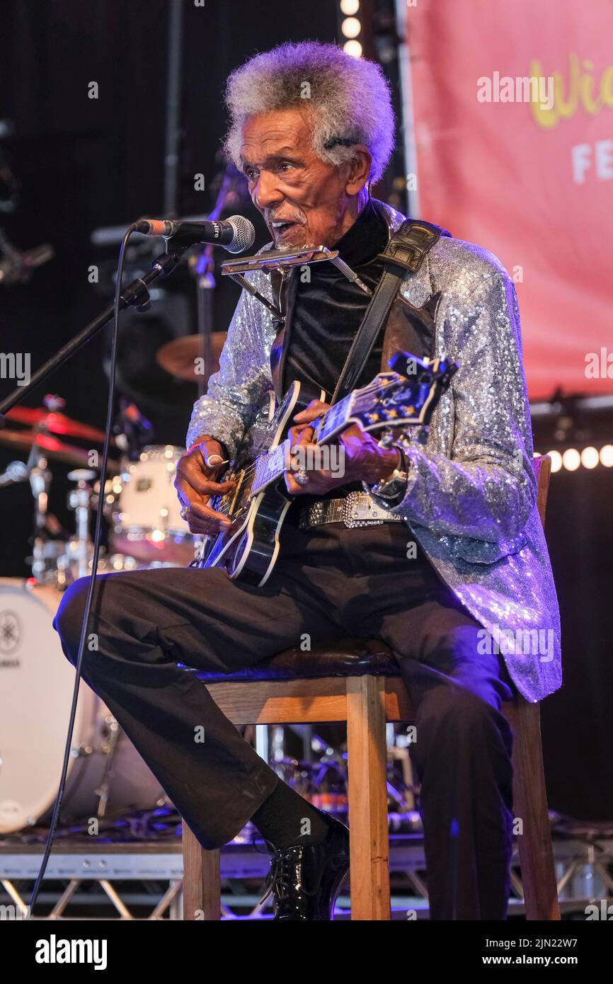 Louisiana bluesmen Lil' Jimmy Reed (Leon Atkins) performing at the ...