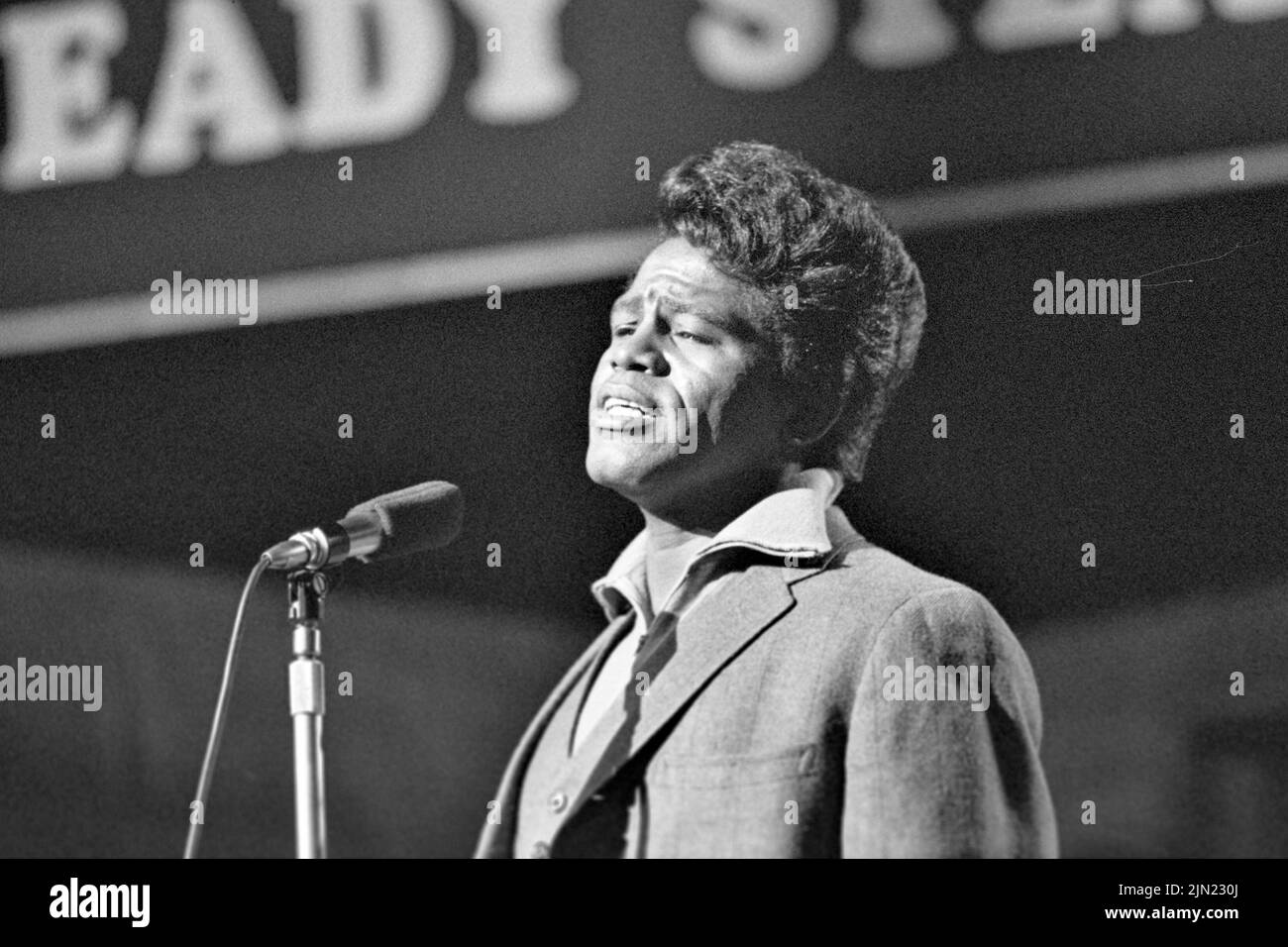 James brown singer 1966 hi-res stock photography and images - Alamy