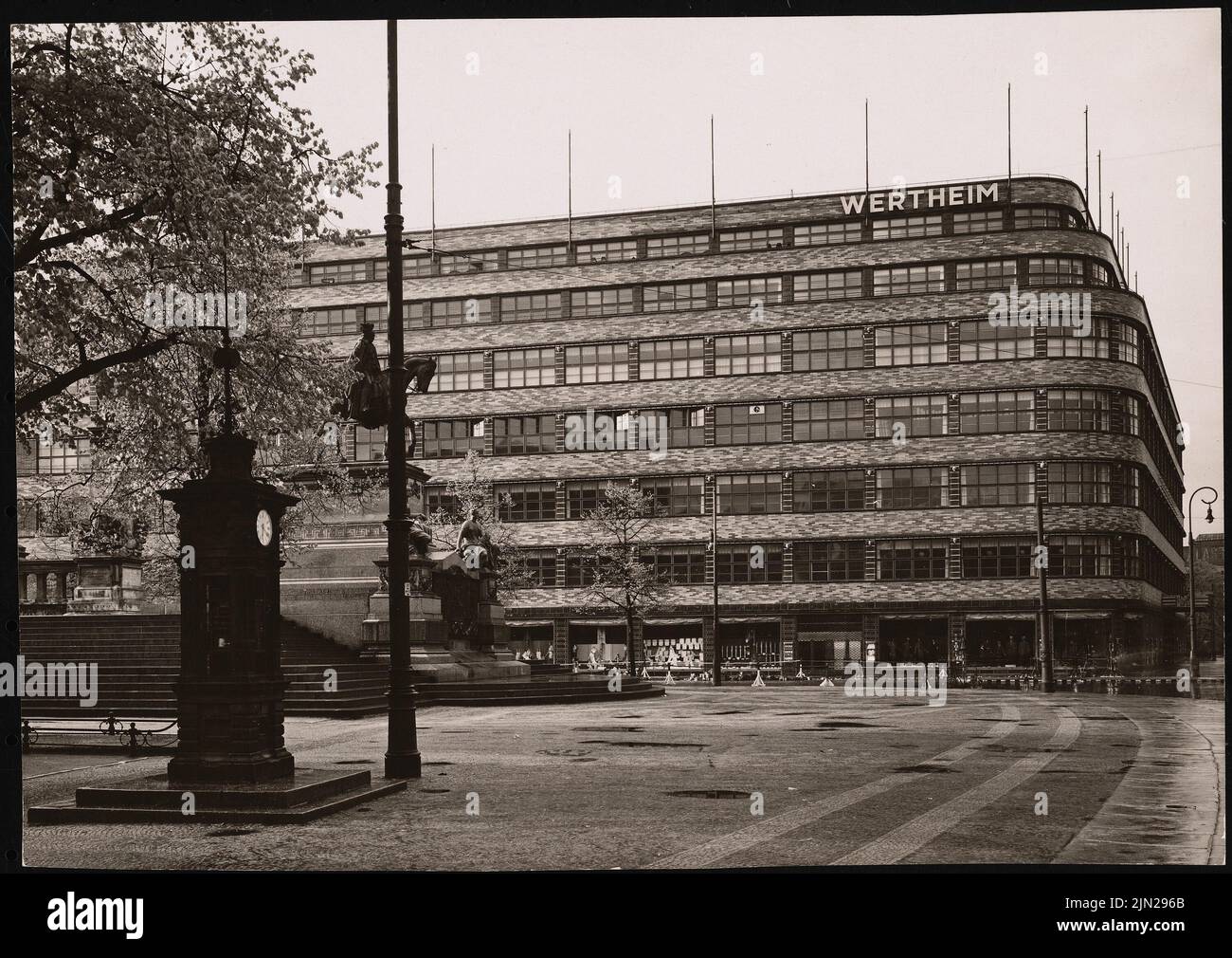 Dernburg Hermann (1868-1935), Wertheim department store, Wroclaw: View ...