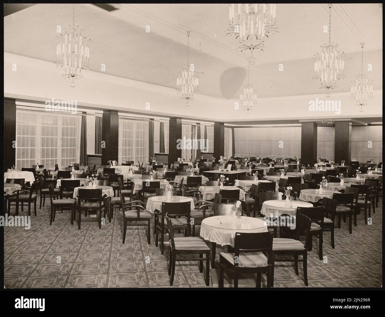 Department store interior 1935 hi-res stock photography and images - Alamy