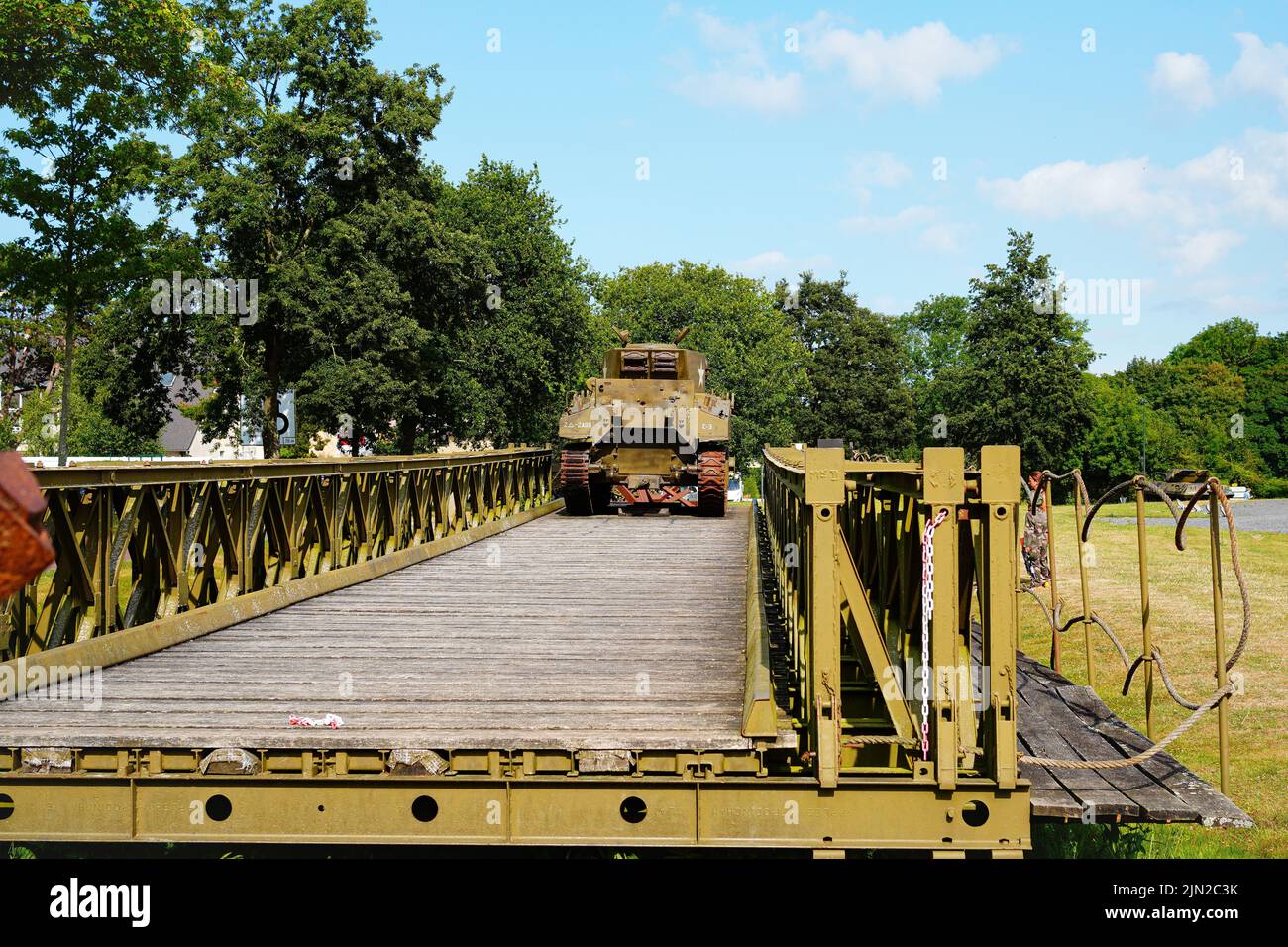 Sherman Tank Recovery Vehicle, M32B1 Sherman and bridge Stock Photo - Alamy