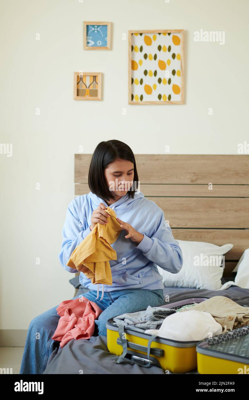 Teen university suitcase hi-res stock photography and images - Alamy