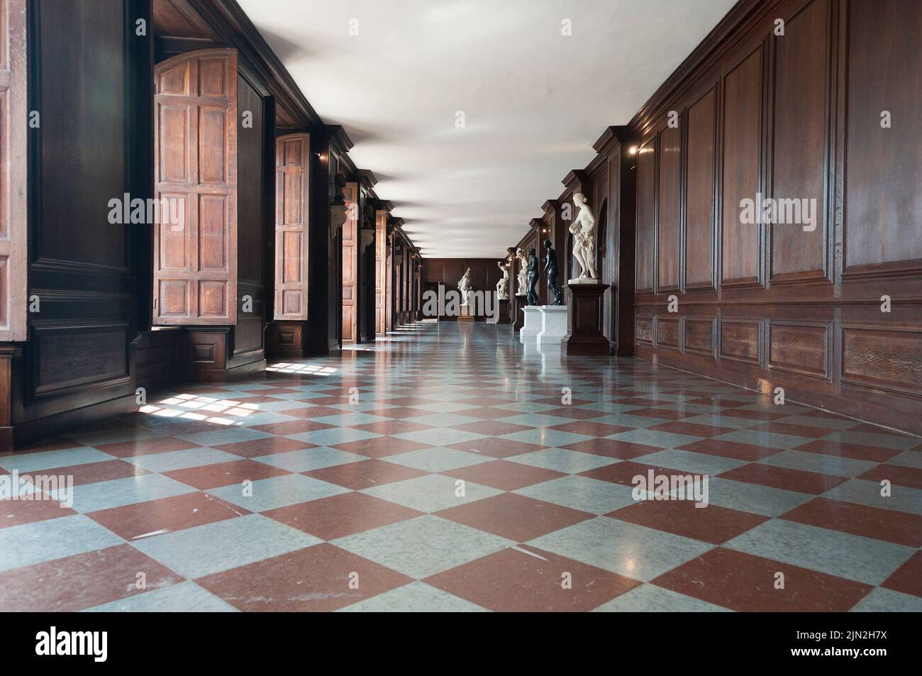 Hampton court palace interior hi-res stock photography and images - Alamy