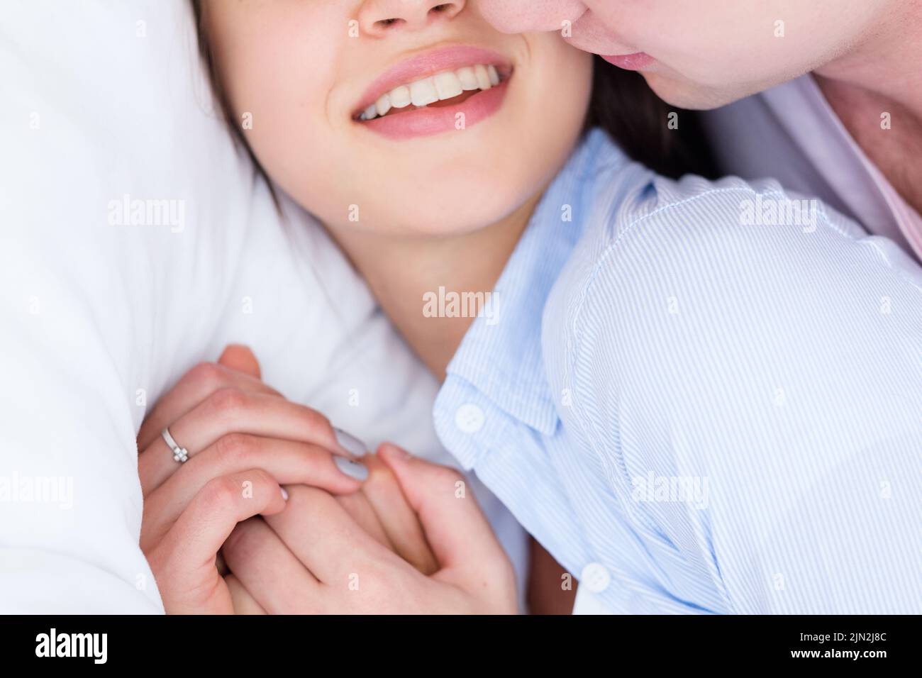 Woman cuddle man hi-res stock photography and images - Alamy