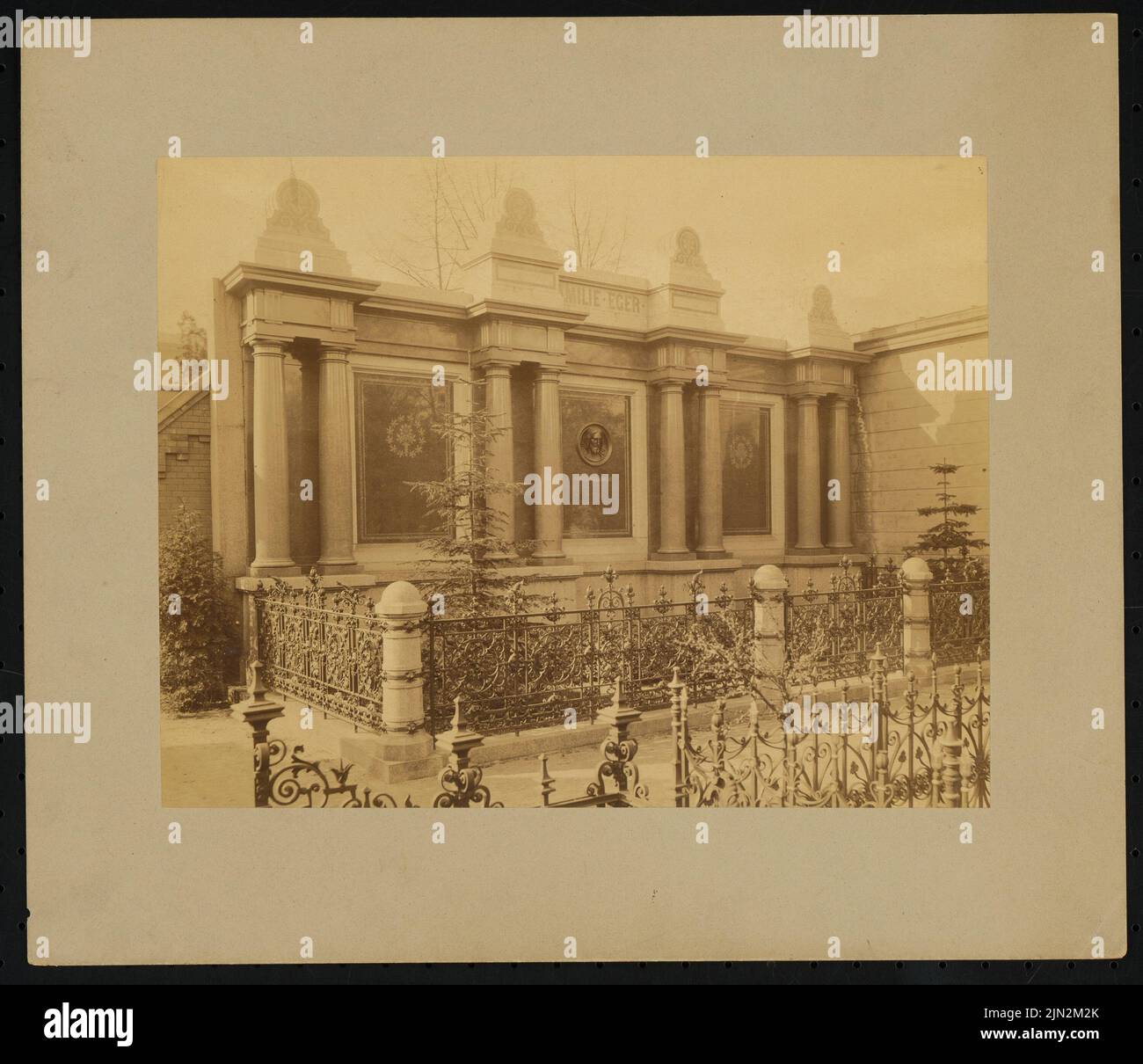 Inheritance burial family Eger, Berlin: View Stock Photo - Alamy