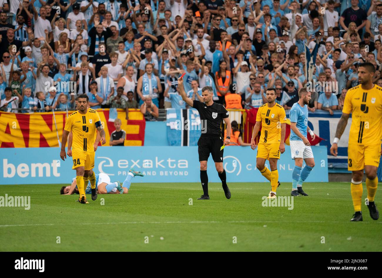 Malmoe, Sweden. 04th, August 2022. Referee Enea Jorgji hands out a red ...