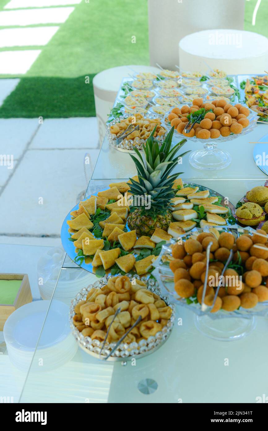 Olive garden restaurant table hi-res stock photography and images - Alamy