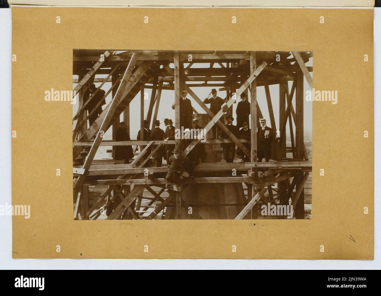 Scaffolding view hi-res stock photography and images - Alamy