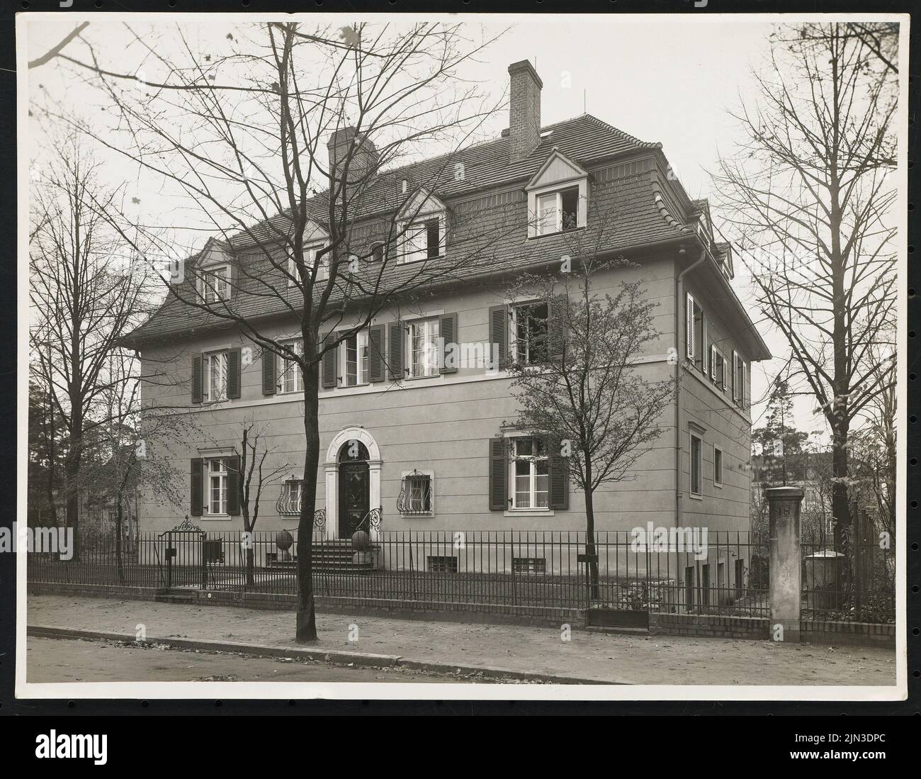 Country house Prof. Reinhold Rüdenberg, Berlin-Grunewald: street side ...