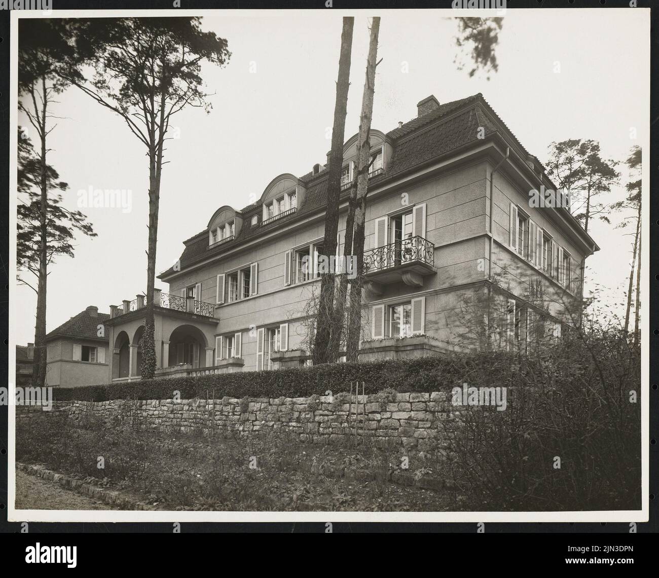 Landhaus Ludwig Traube, Berlin-Grunewald: Garden Side Stock Photo - Alamy