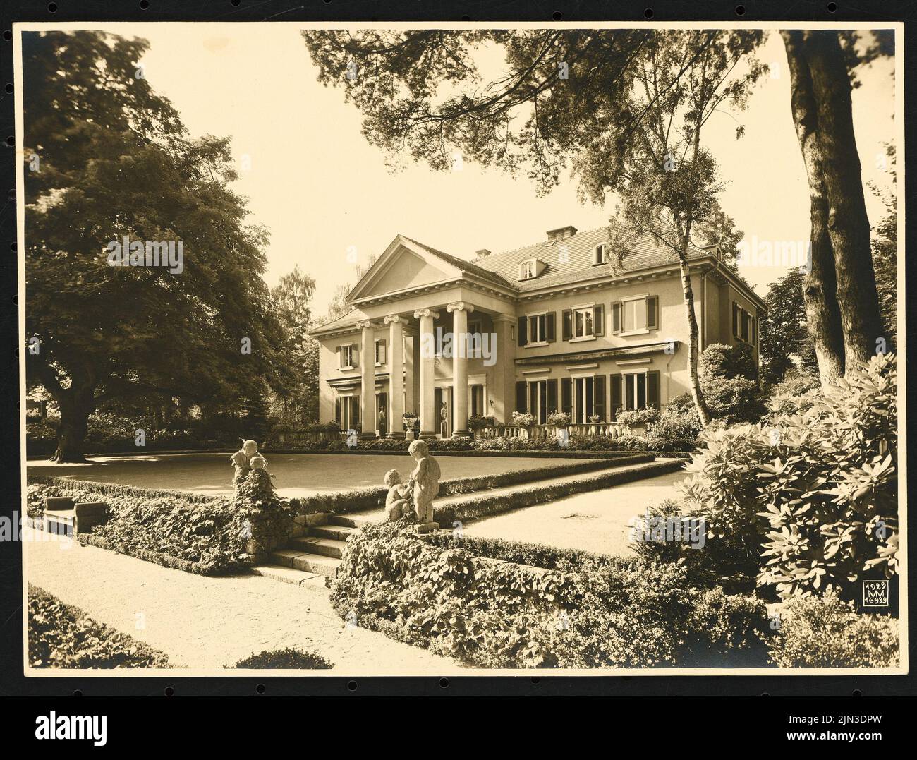 Dr goldschmidt hi-res stock photography and images - Alamy