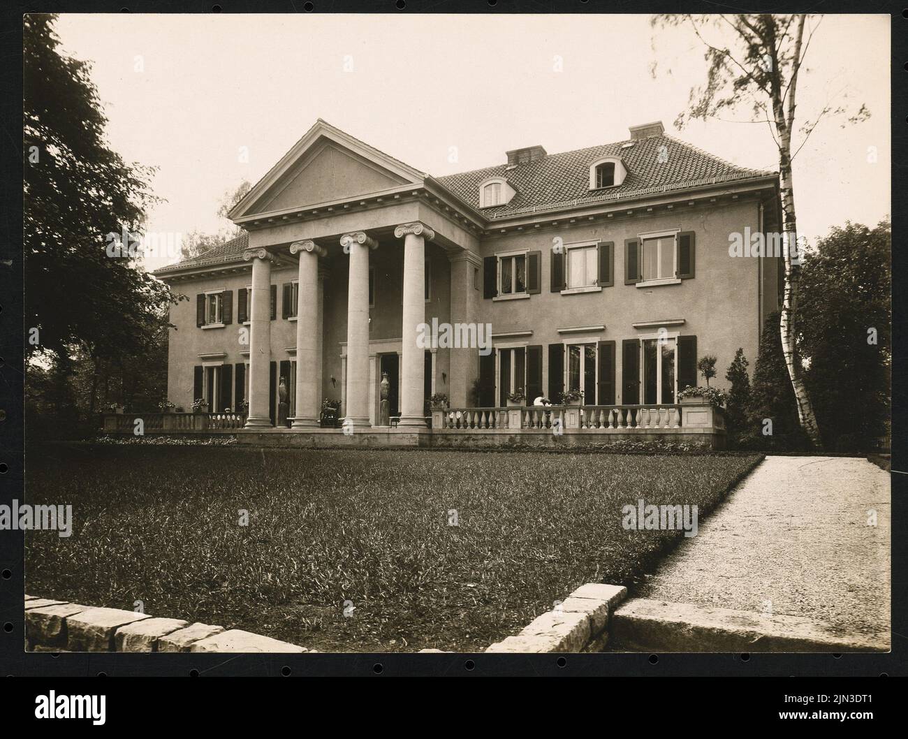 Dr goldschmidt hi-res stock photography and images - Alamy