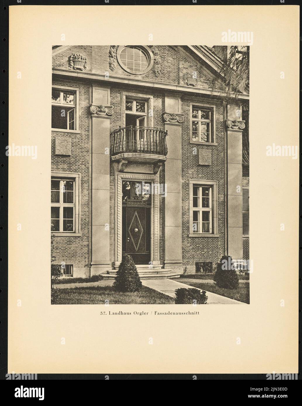 Landhaus Dr. Adolf Orgler, Berlin-Dahlem: street view, section Middle ...