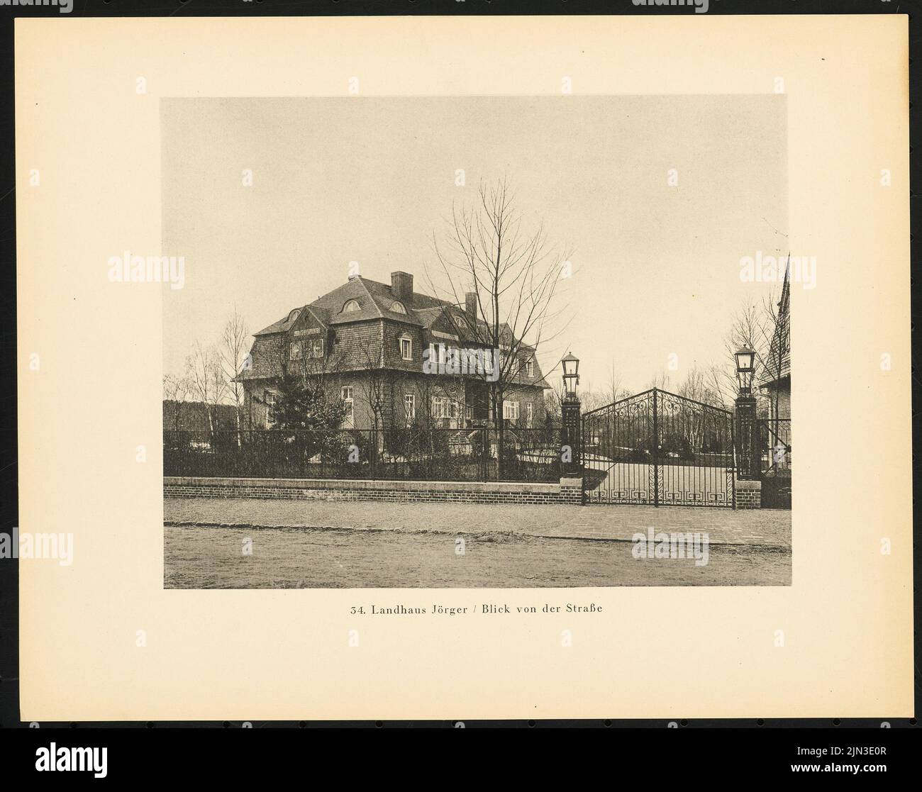 Landhaus Carl Joerger, Berlin-Wannsee: Haupthaus, inclined view with ...