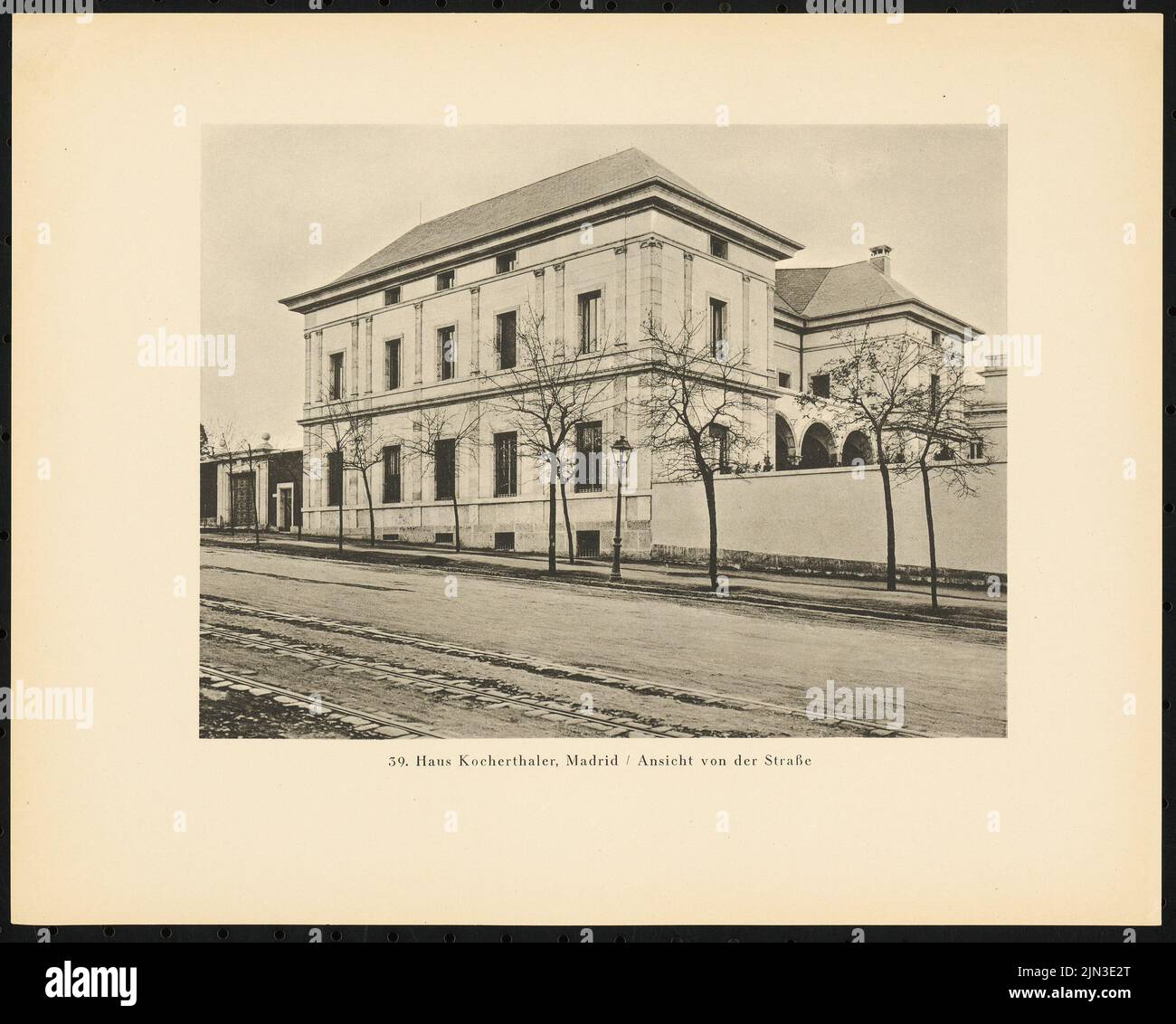 Kuno Kocherthaler residential building, Madrid: Street side (from: Alfred Breslauer, executed ...