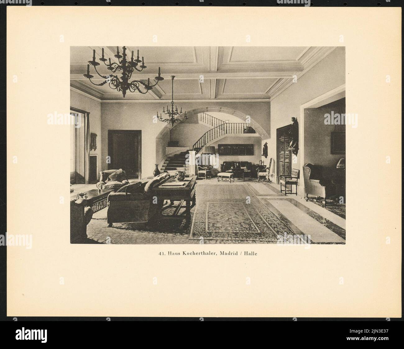 Kuno Kocherthaler residential building, Madrid: Halle on the ground floor (from: Alfred ...