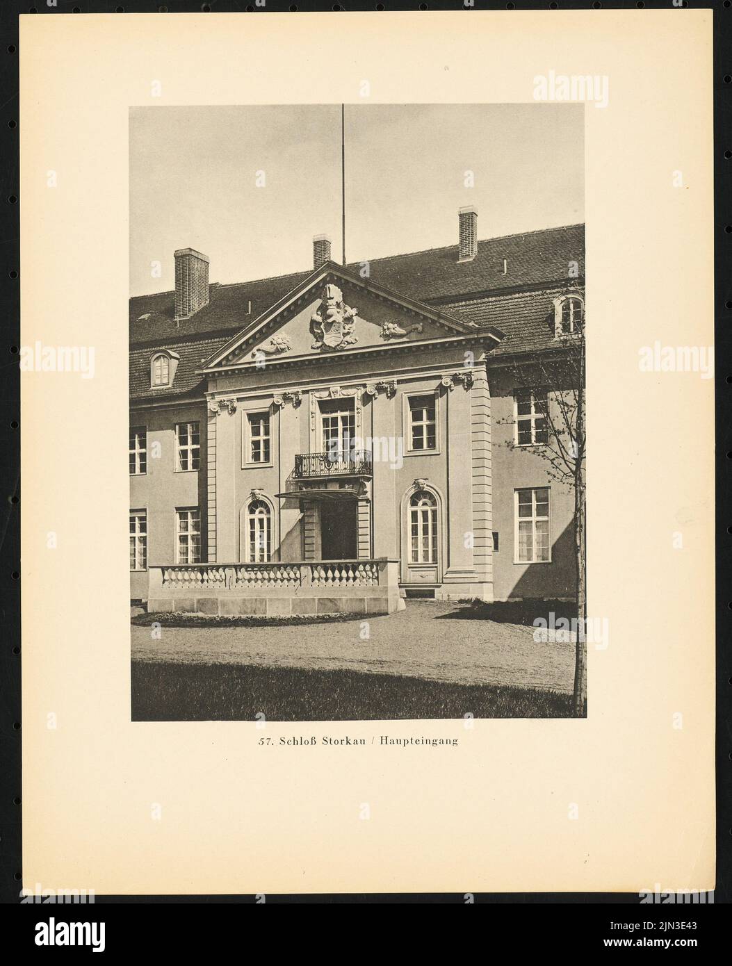Storkau Castle, Saxony-Anhalt: entrance side, middle risalite (from ...