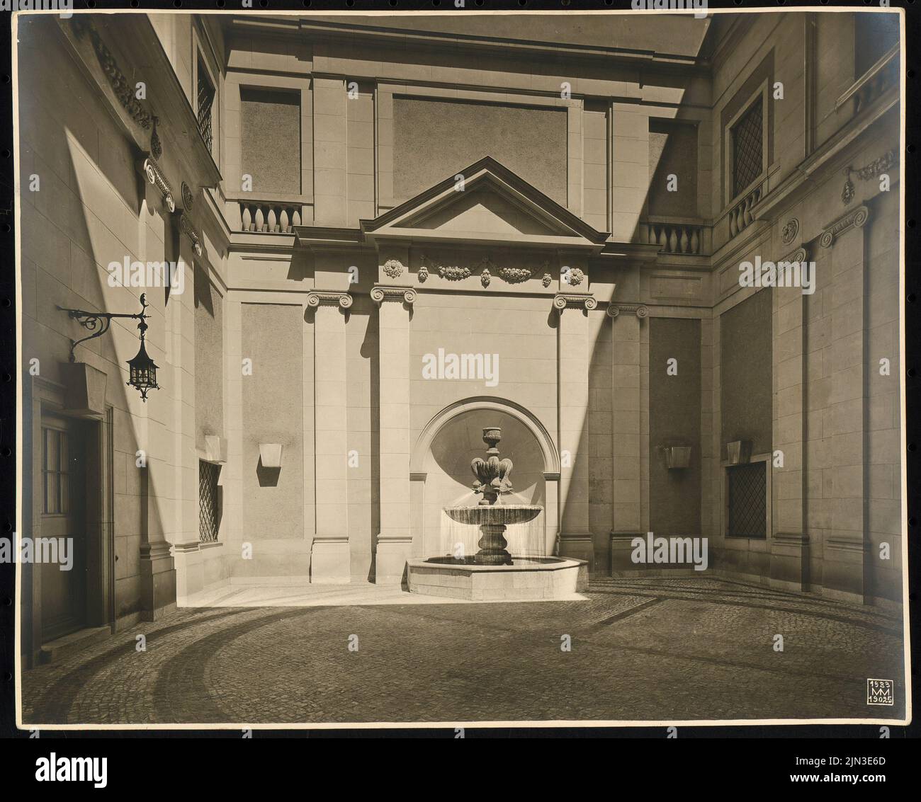 Italian embassy, Berlin-Tiergarten. Conversion: second courtyard, view ...