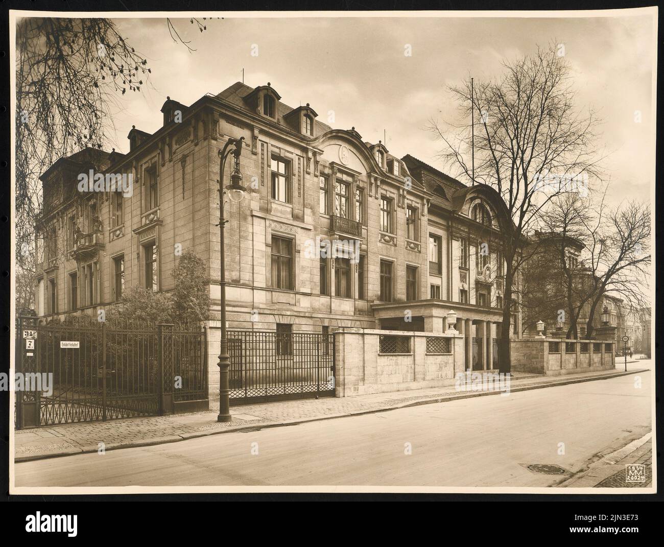 Italian embassy, Berlin-Tiergarten. Conversion: Street side of the ...