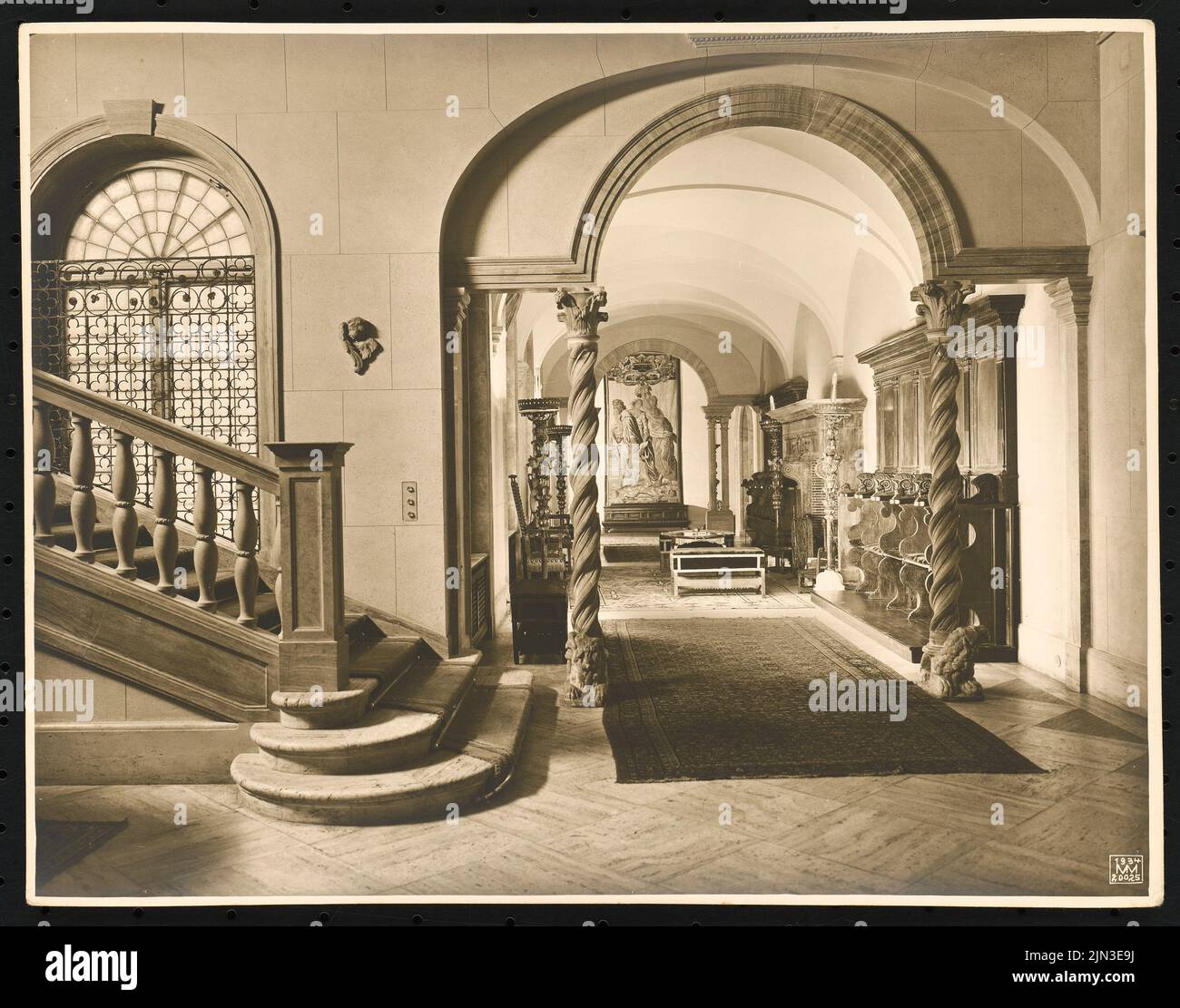 Italian embassy, Berlin-Tiergarten. Conversion: hallway with stairs ...