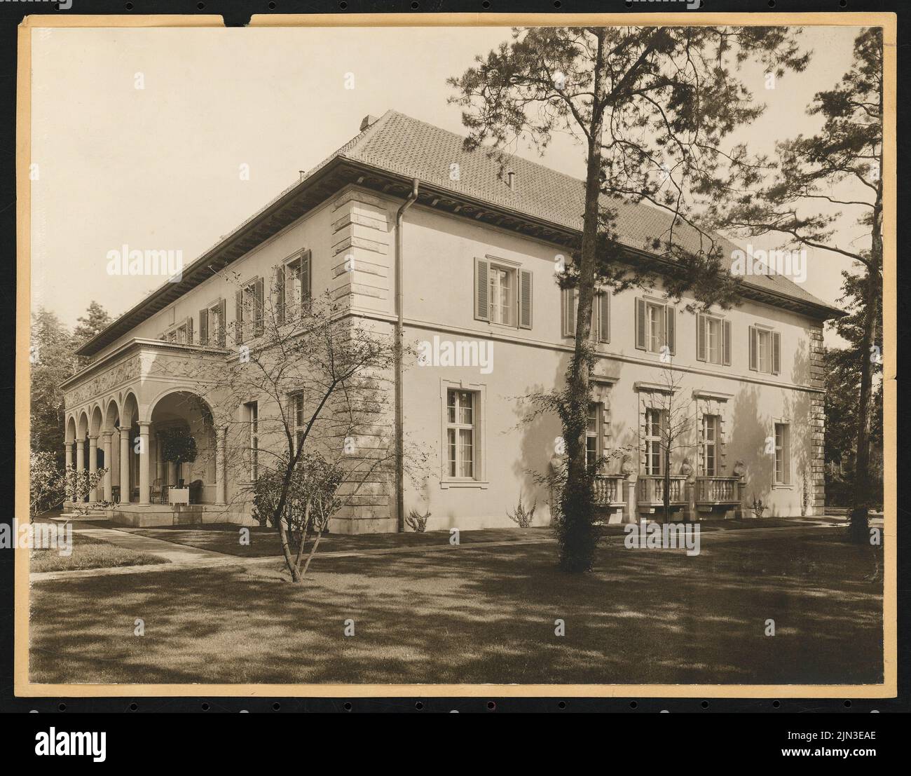 Landhaus Dr. Fritz Andreae, Berlin-Grunewald: Garden Side Stock Photo ...