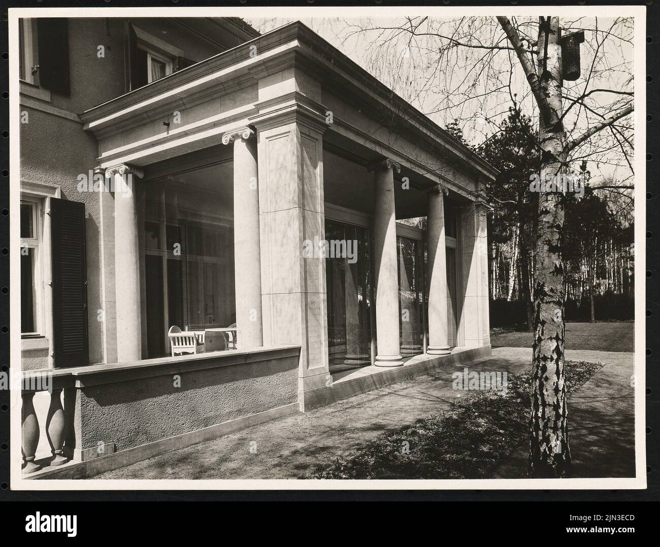 Landhaus Louis Ullstein, Berlin-Grunewald: Garden Side, Altan Stock ...