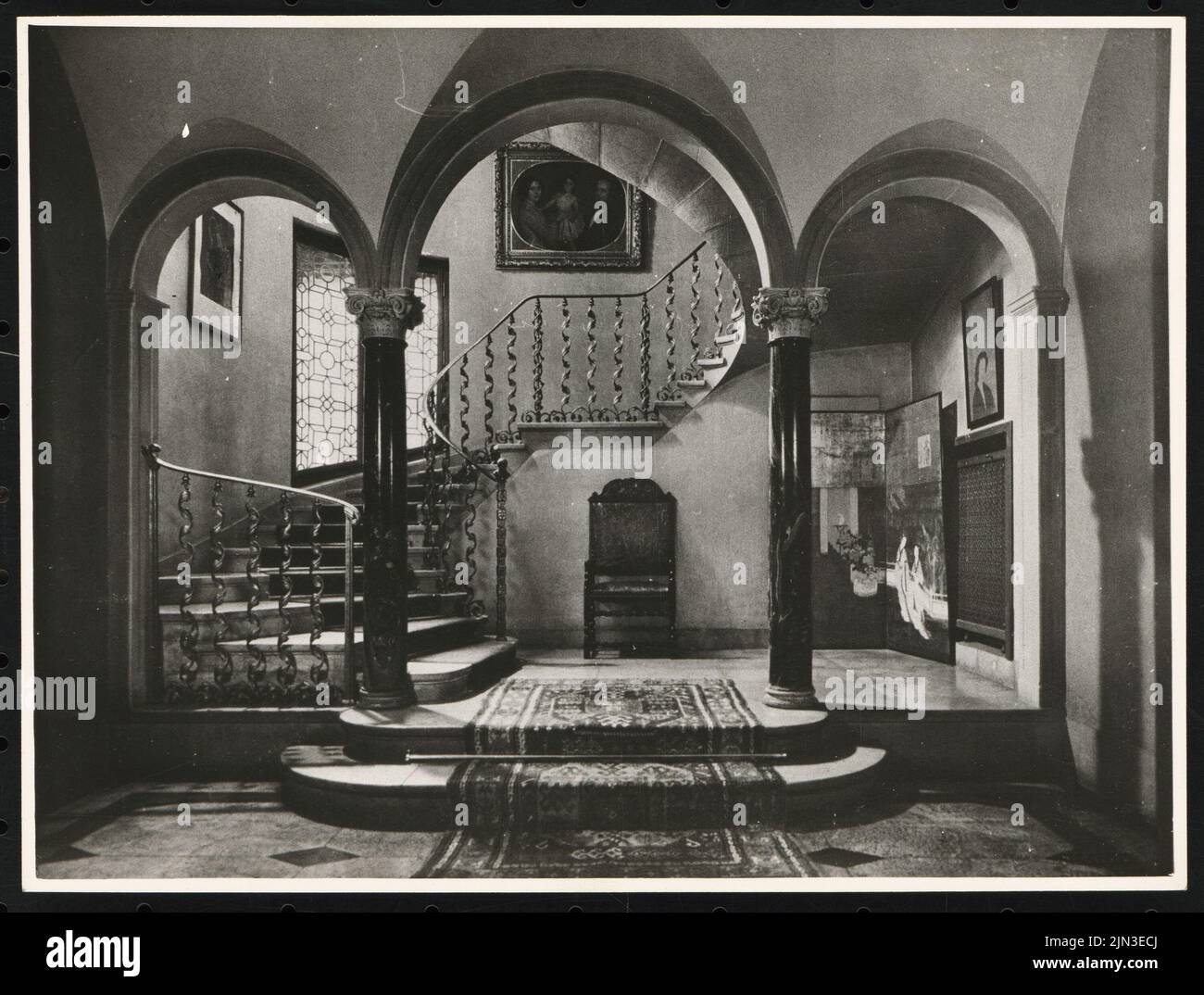 Landhaus Dr. Fritz Andreae, Berlin-Grunewald: Vestibül with a view of ...