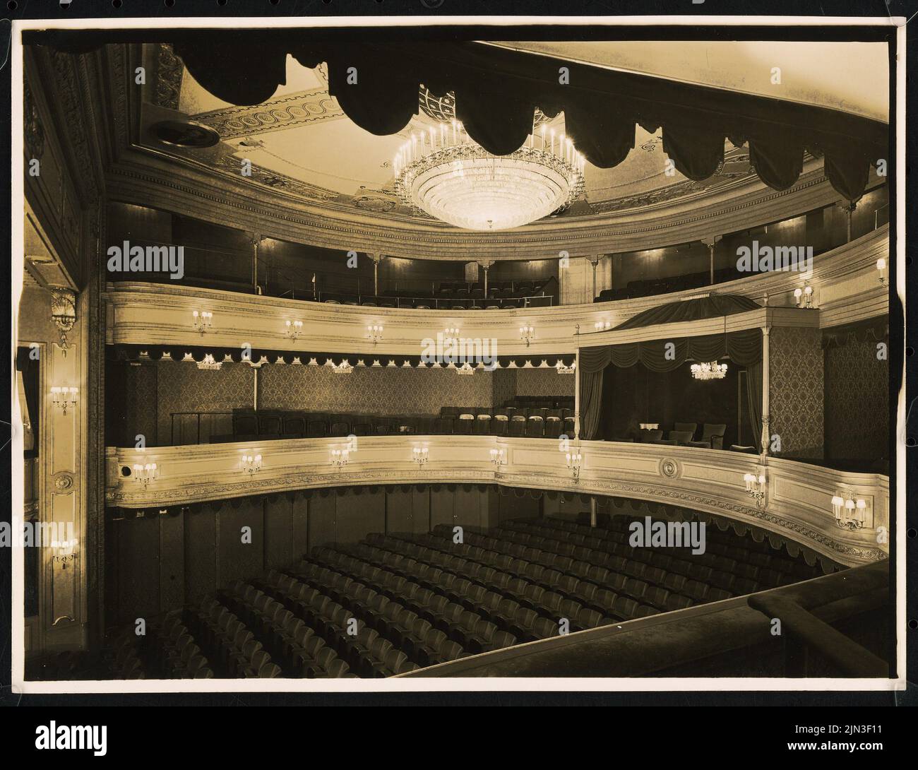 Deutsches theater hi-res stock photography and images - Alamy