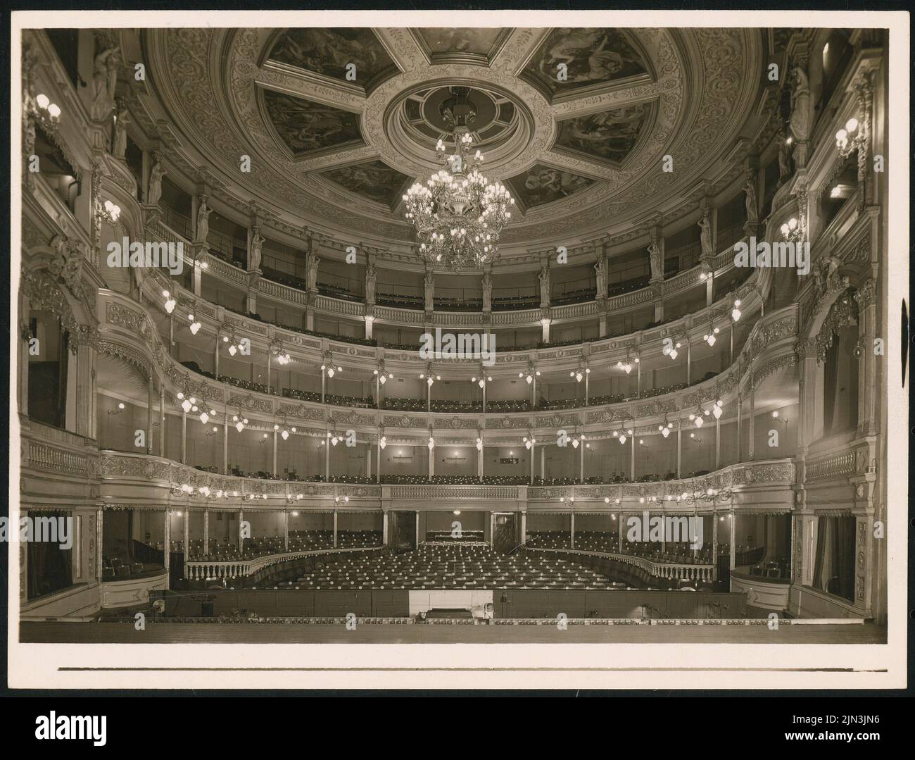 Opera House, Hanover: View of the auditorium Stock Photo - Alamy