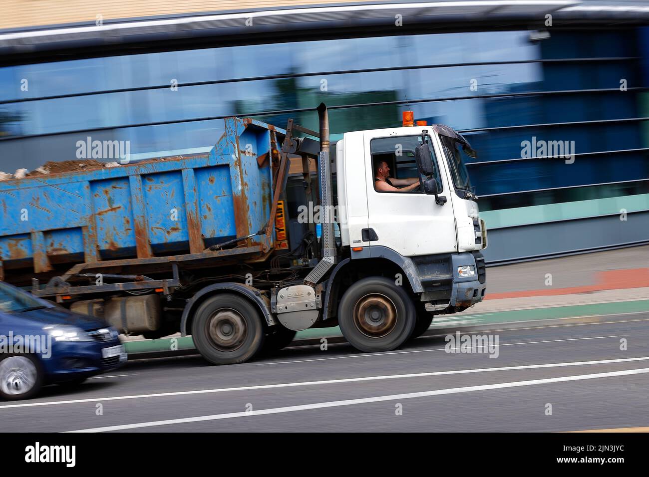 Rubble skip lorry hi-res stock photography and images - Alamy