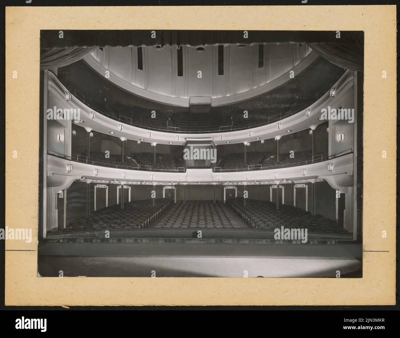 Curved seats auditorium hi-res stock photography and images - Alamy