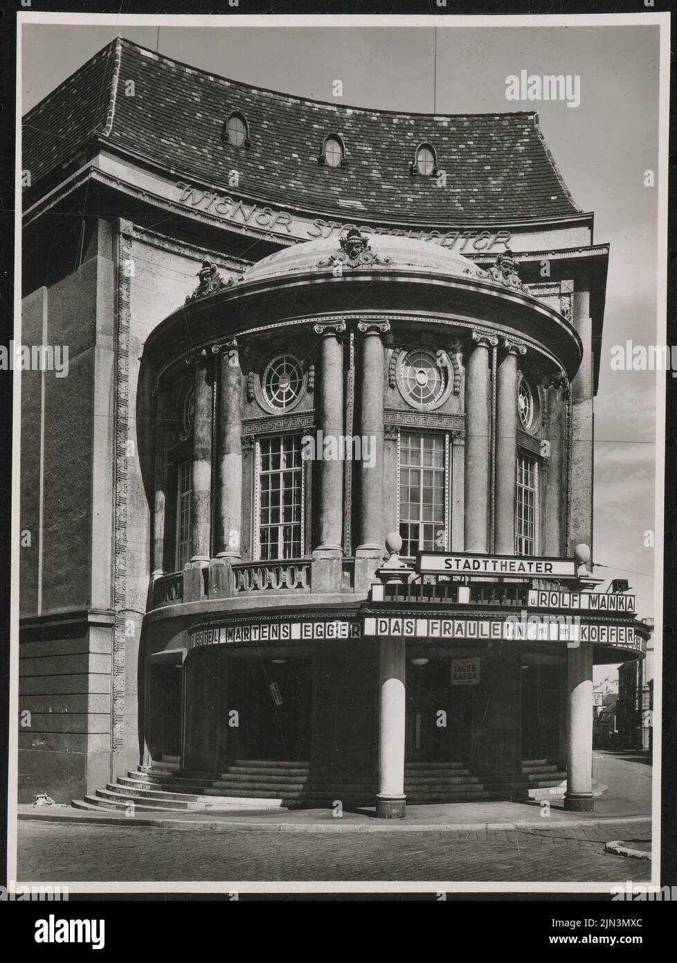 Vienna stadttheater hi-res stock photography and images - Alamy