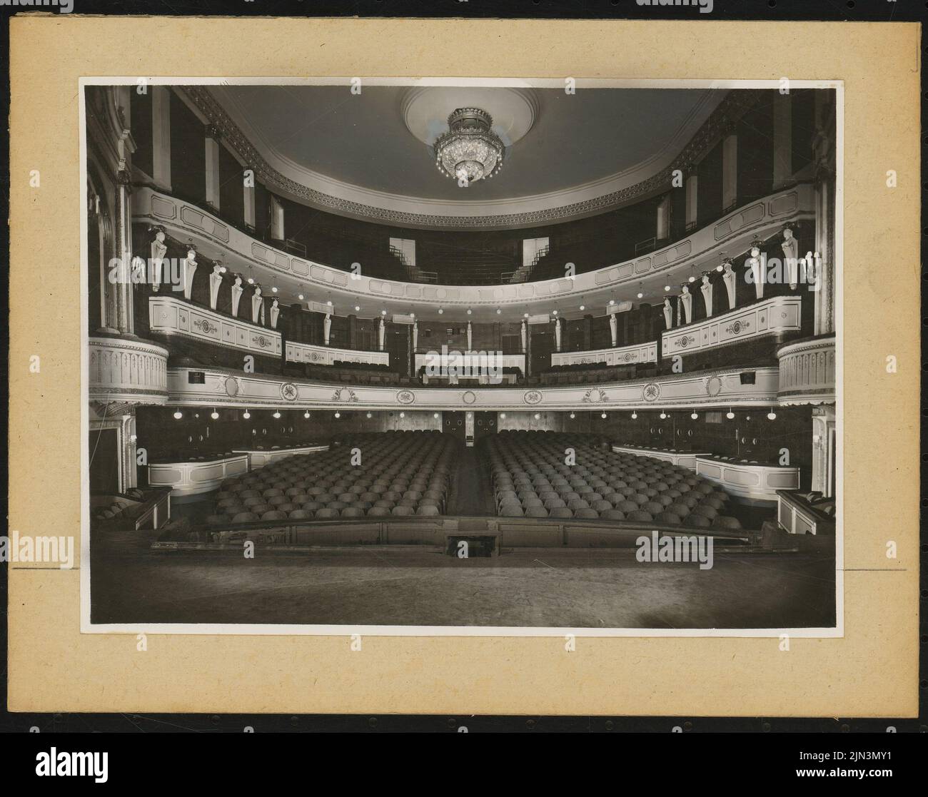 Stadttheater, Vienna: View of the auditorium Stock Photo - Alamy