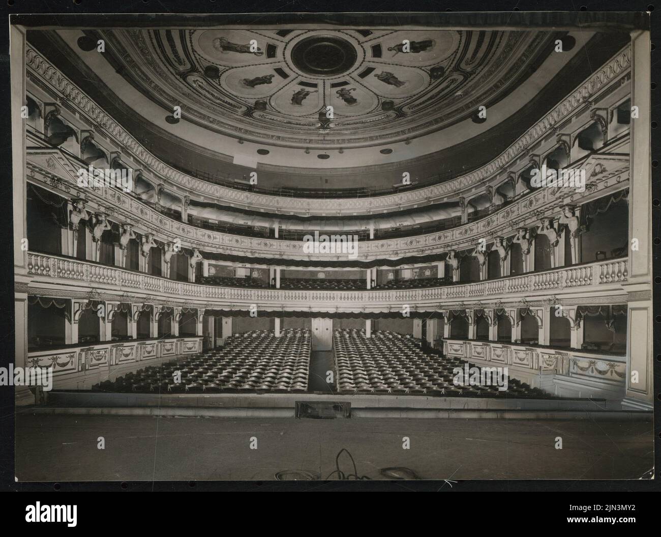 Theater an der Vienna, Vienna: View spectator room Stock Photo - Alamy