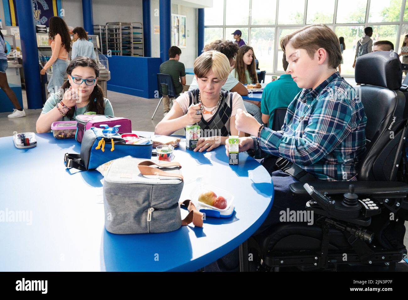 13: THE MUSICAL, (aka THIRTEEN: THE MUSICAL), from left: Gabriella Uhl ...