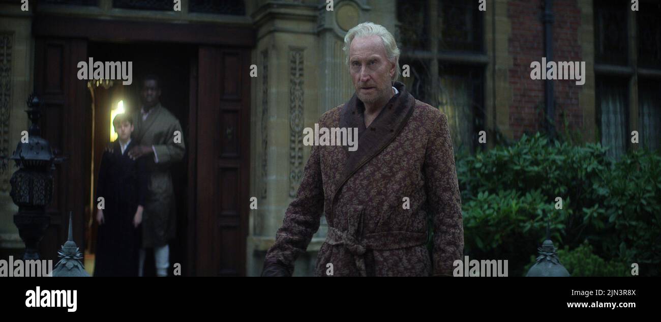 THE SANDMAN, right: Charles Dance, (Season 1, ep. 101, aired Aug. 5 ...