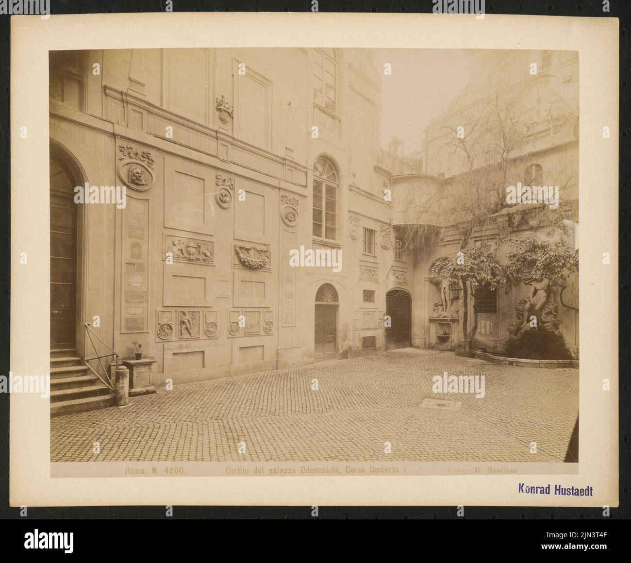 Rom innenhof hi-res stock photography and images - Alamy