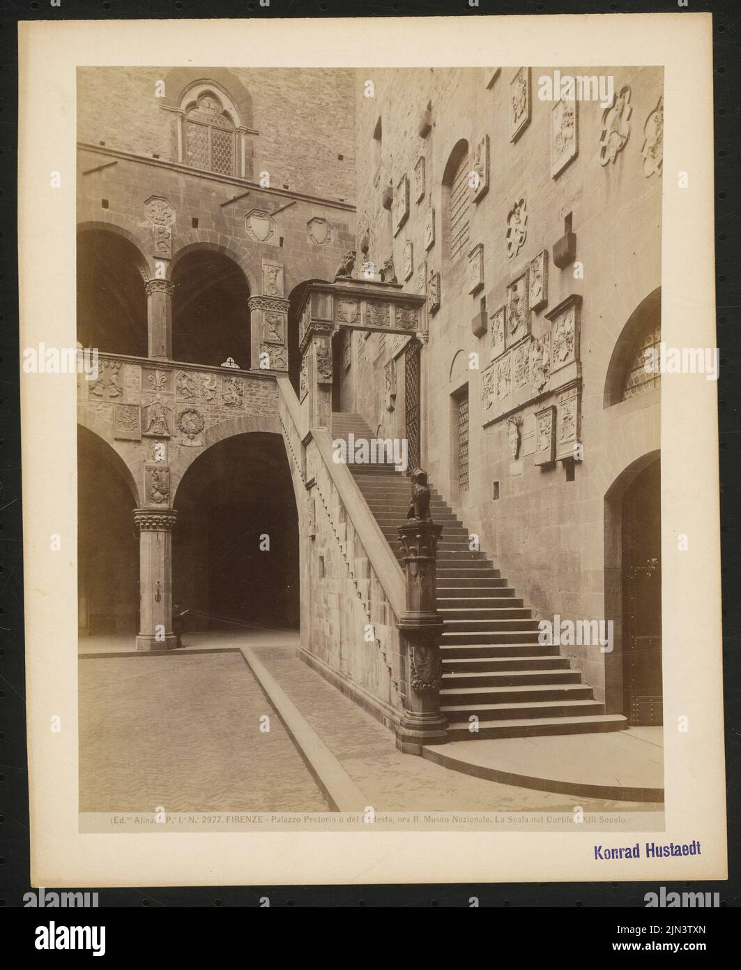 Treppe im innenhof hi-res stock photography and images - Alamy