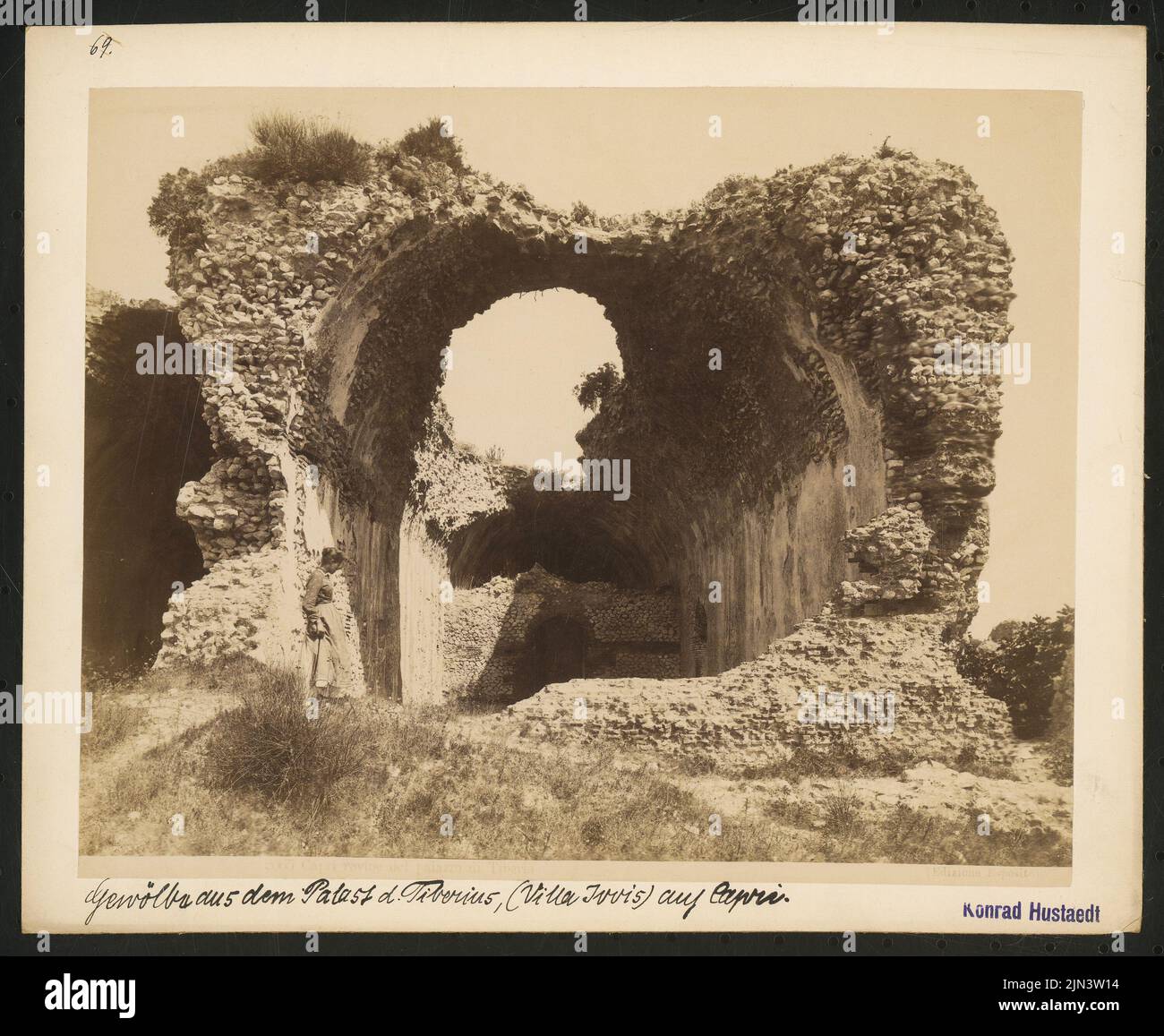 Ancient roman brick vault hi-res stock photography and images - Alamy