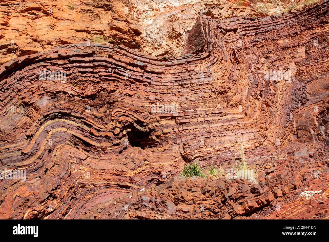 Twisted rock at Hamersley Gorge, Karijini National Park Stock Photo - Alamy