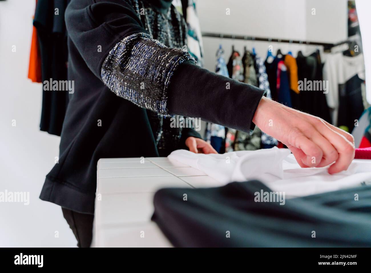 Woman female folding clothing clothes hi-res stock photography and images - Alamy
