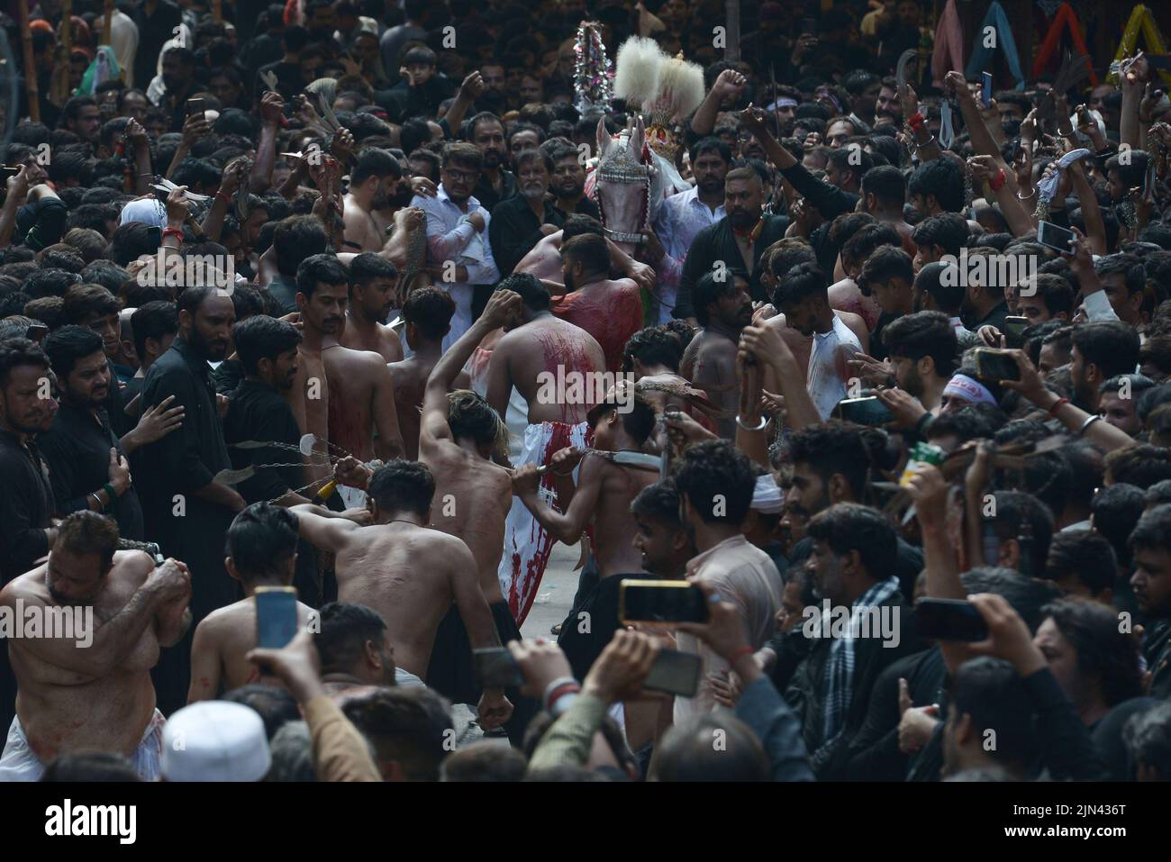 Lahore, Punjab, Pakistan. 8th Aug, 2022. Pakistani Shiite Muslim ...