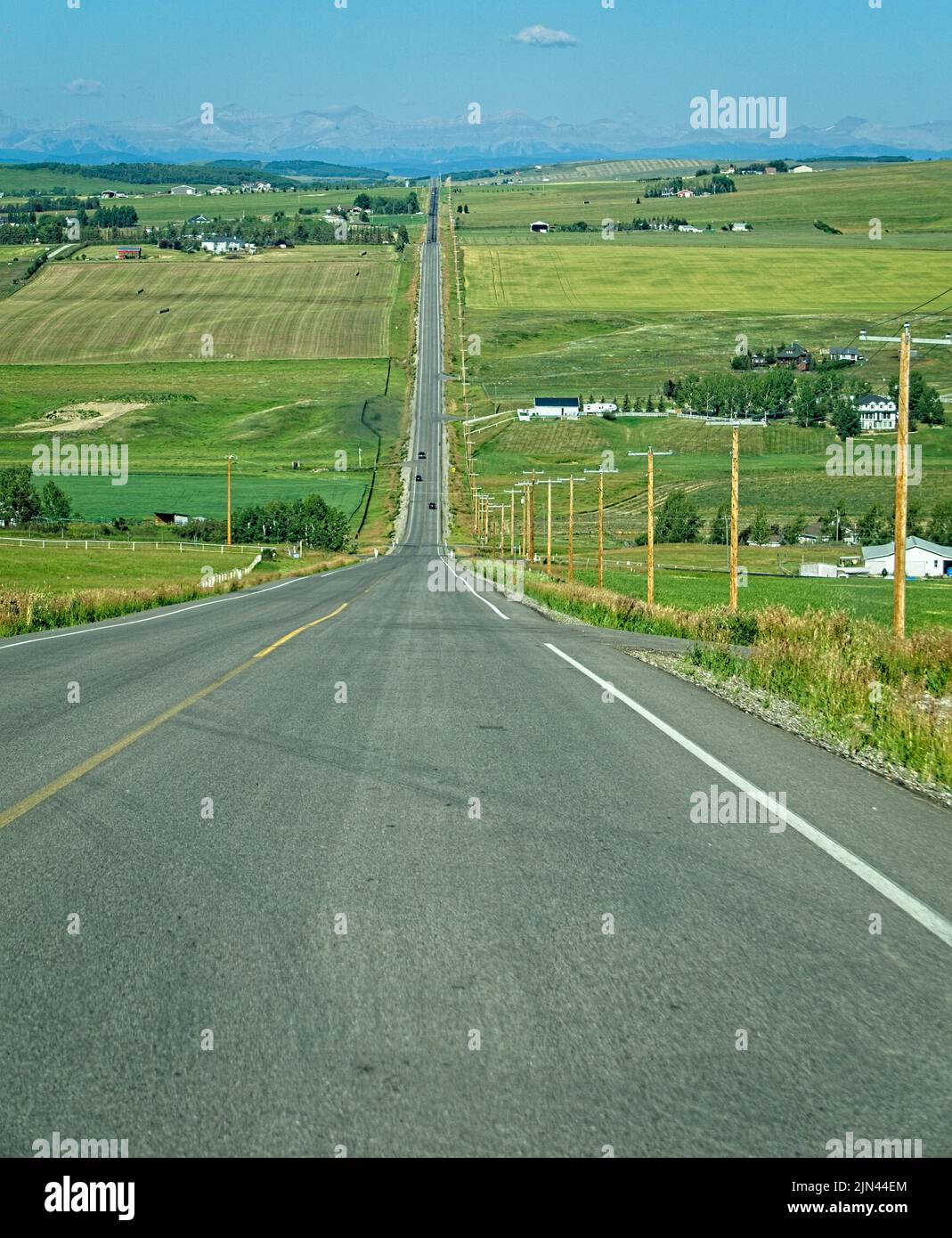 Green field highway hi-res stock photography and images - Alamy