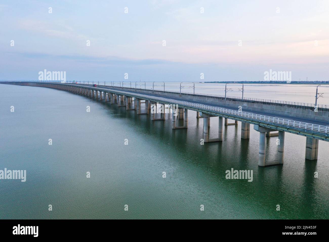 Shijiuhu grand bridge hi-res stock photography and images - Alamy