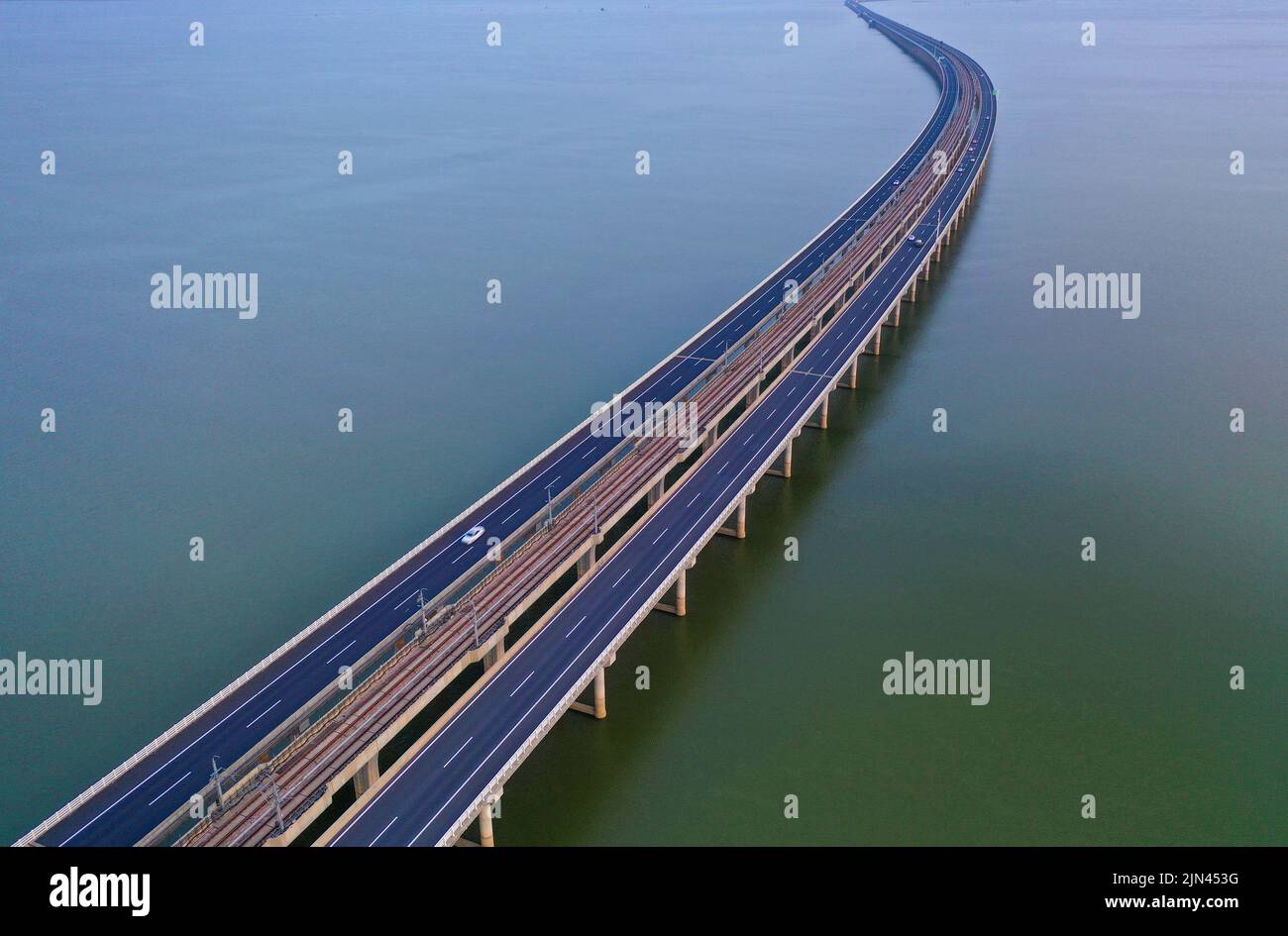 Shijiuhu grand bridge hi-res stock photography and images - Alamy