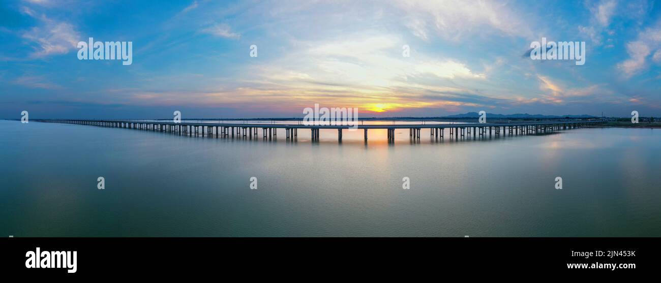 Shijiuhu grand bridge hi-res stock photography and images - Alamy