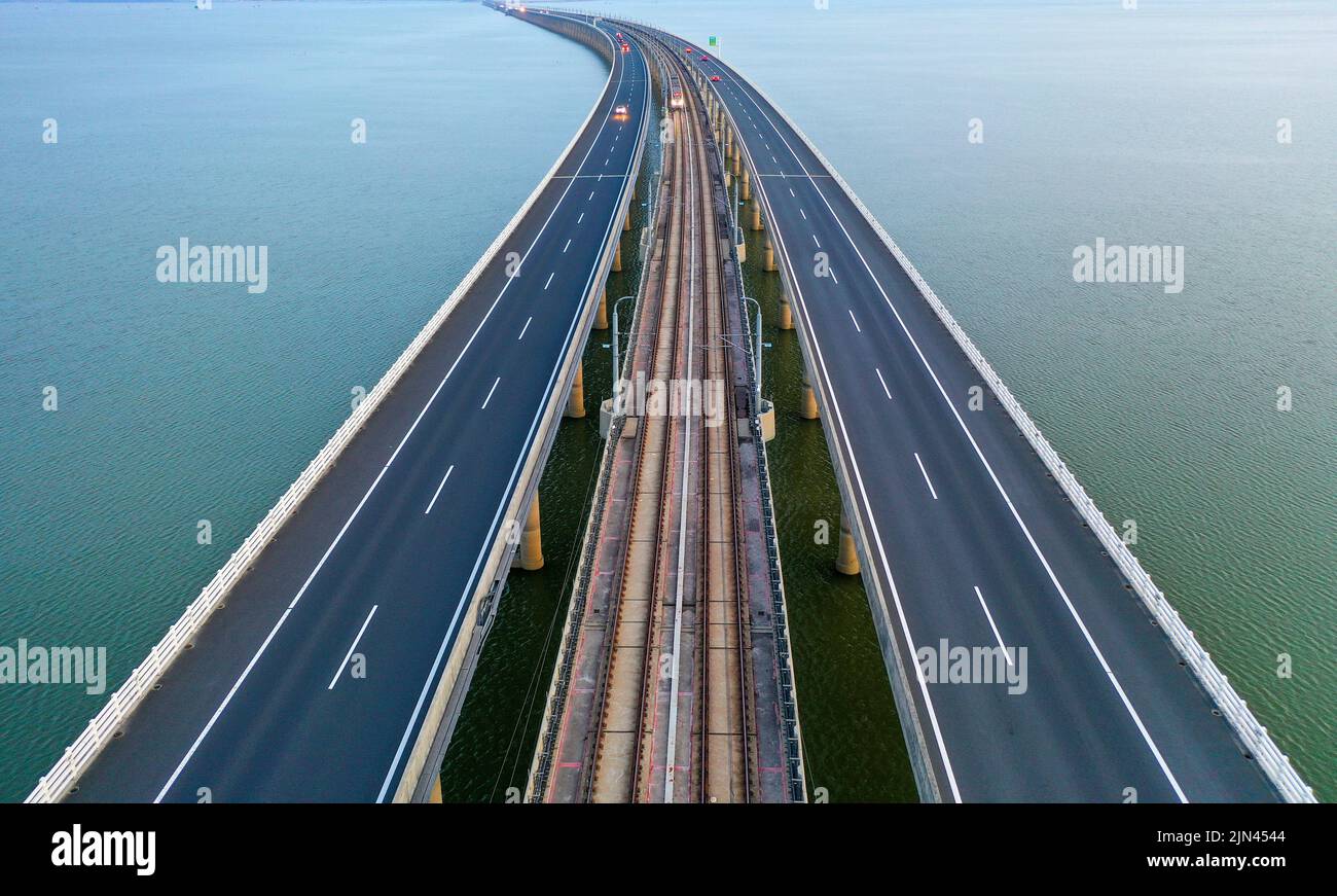 Shijiuhu grand bridge hi-res stock photography and images - Alamy