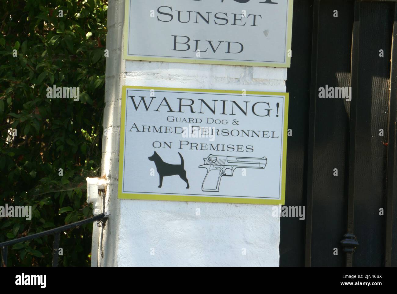 Beverly Hills, California, USA 6th August 2022 Warning Guard Dog and ...