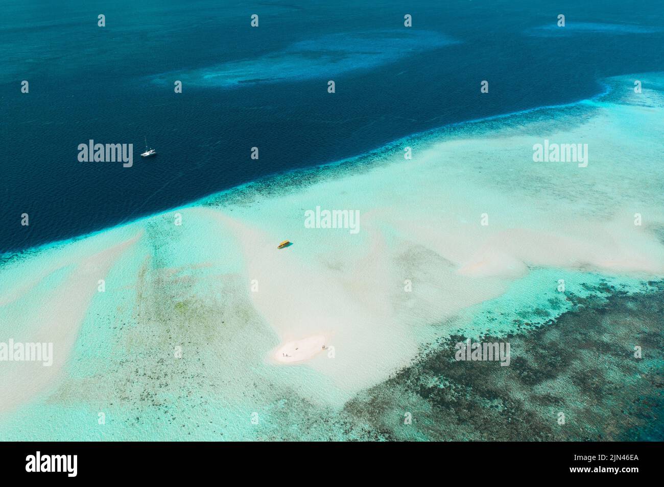 Full island view hi-res stock photography and images - Alamy