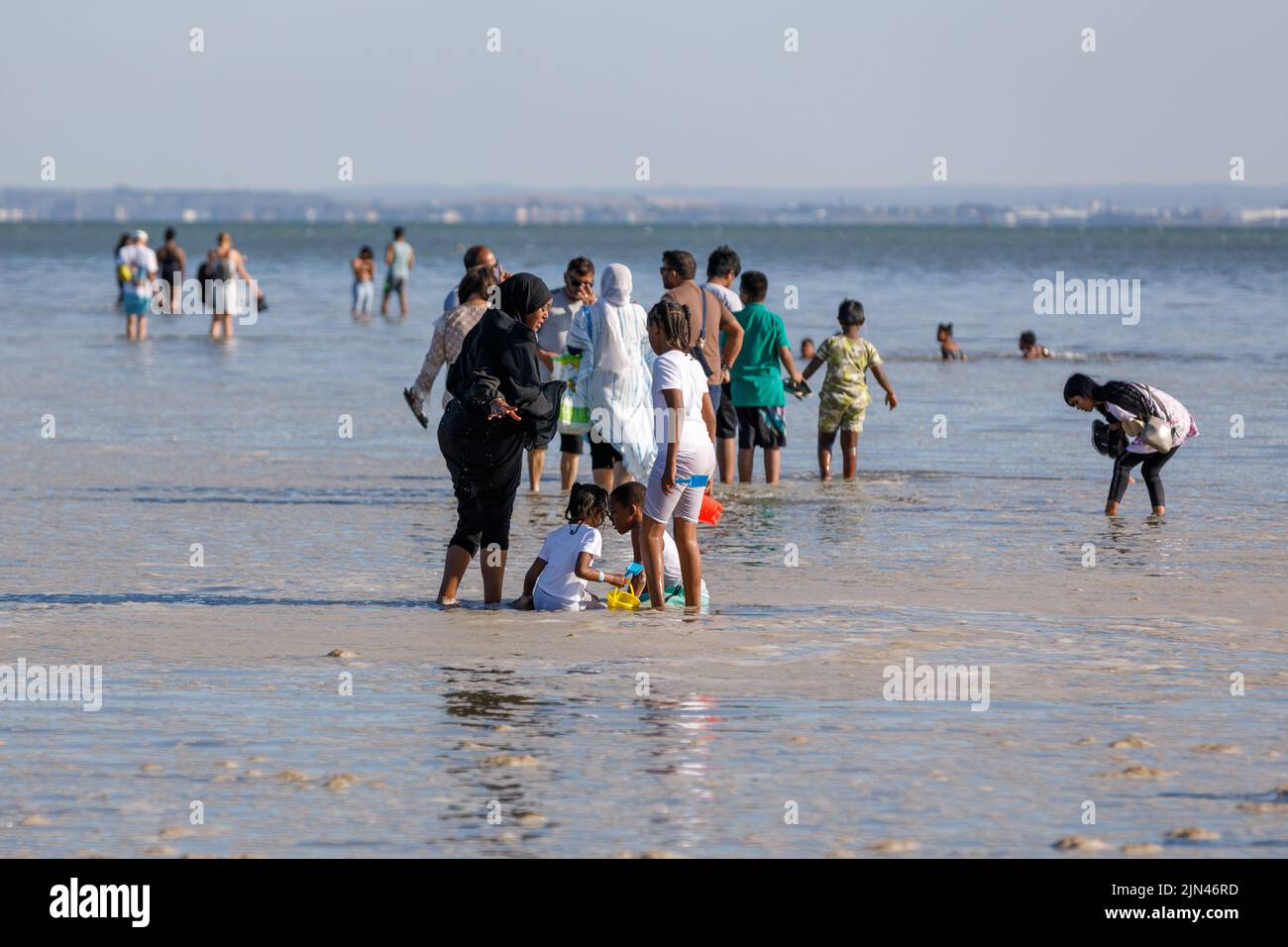 Unclean beach hi-res stock photography and images - Alamy